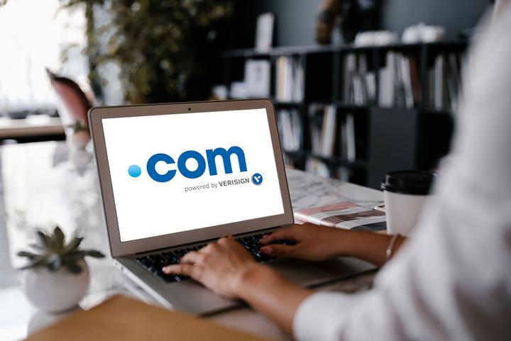 Register your .COM domain name | Internic.ca